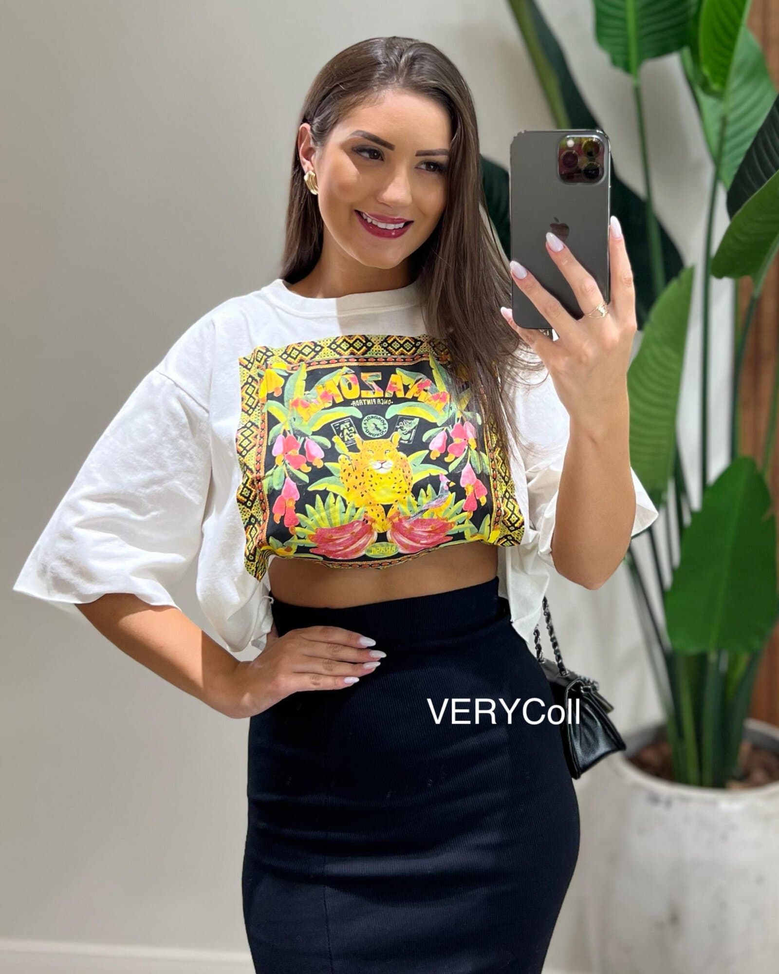 Tshirt Cropped Bruna Leão - Verycoll